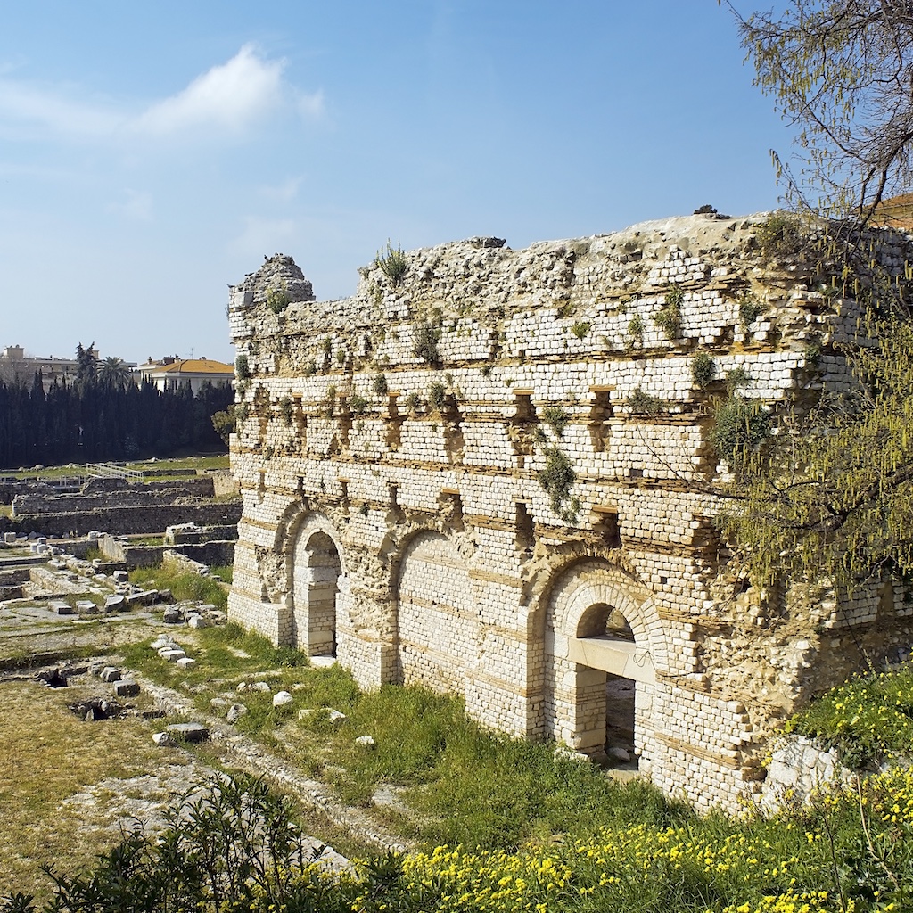 Römische Straßen zu normannischen Festungen